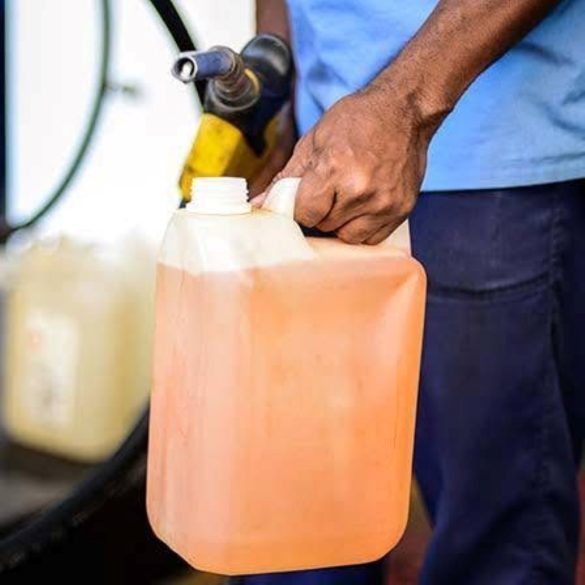 QUELIMANE: Longas filas nas bombas devido a ruptura de combustíveis ...