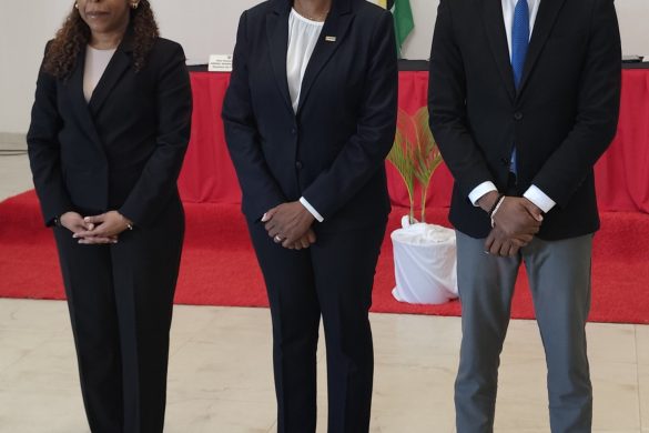 Presidente Chapo já está no Uganda - Jornal Notícias